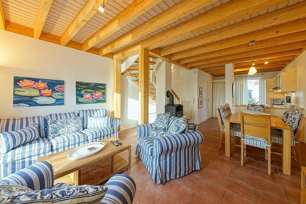 Top-ferienhaus Am Deich Mit Terrasse Am Wasser, Zwei Balkonen, Sauna & Kaminofen - Nordseeresort - Wangerland