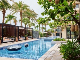 2 piscinas exteriores 