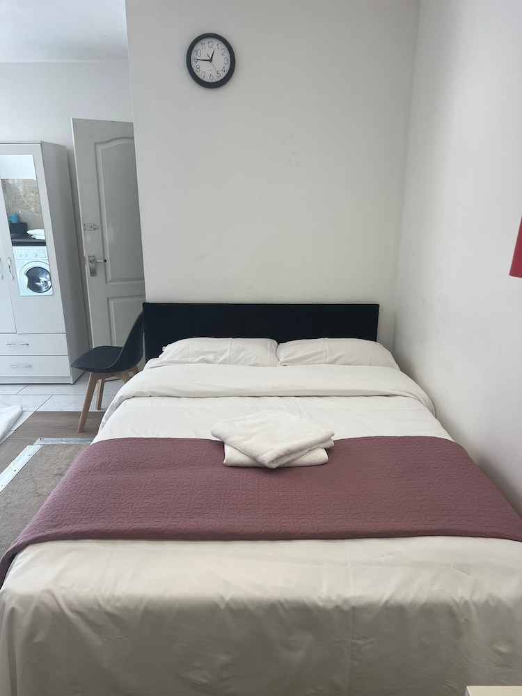 Redbridge Studio Retreat - Beckton - London