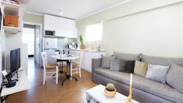 Apartamento panorâmico, vista para a cidade | Área de estar