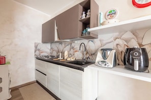 Villa | Cozinha privada | Uma máquina de lavar louça 