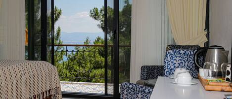 Quarto luxo, vista para o mar | 1 quarto, frigobar, cofres nos quartos, escrivaninha