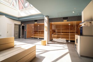 Sauna seca, banheira de hidromassagem, sauna a vapor