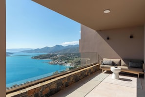 Design Villa II with Sea view, Poolside | TerraƧo/pƔtio interior