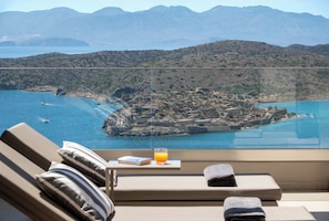 Design Villa I with Sea view, Poolside | TerraƧo/pƔtio interior