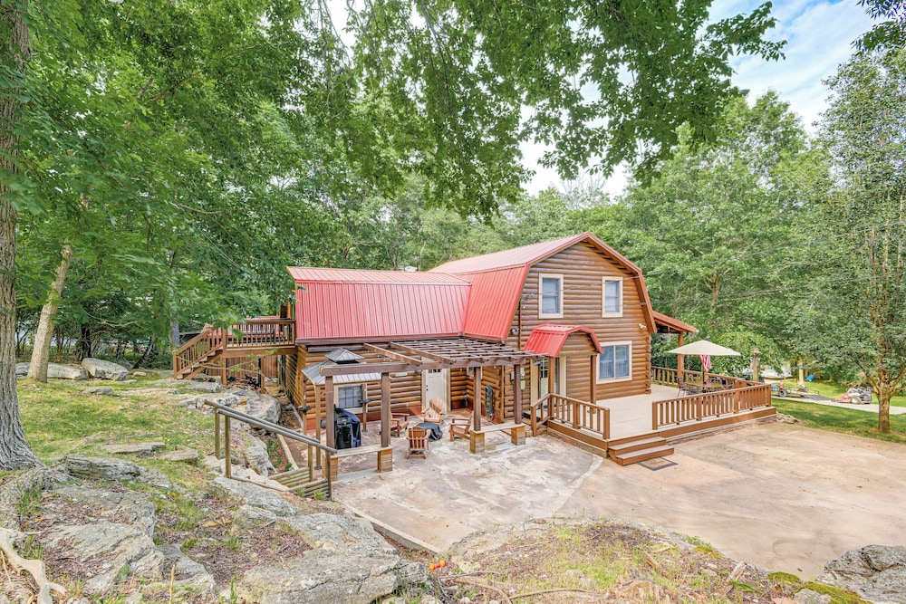 Peaceful Mt Juliet Cabin W/ Hot Tub & Fire Pit - Lebanon, TN