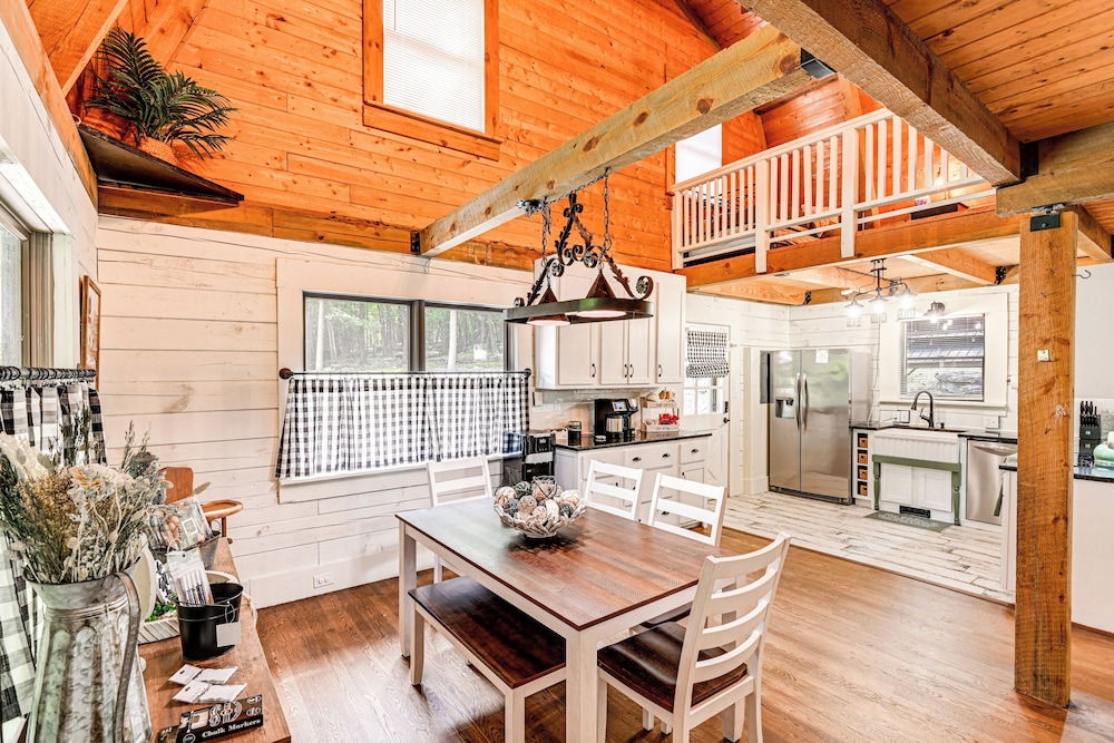 Peaceful Mt Juliet Cabin W/ Hot Tub & Fire Pit - Nashville, TN