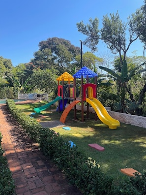 Área de recreio para crianças (ao ar livre)