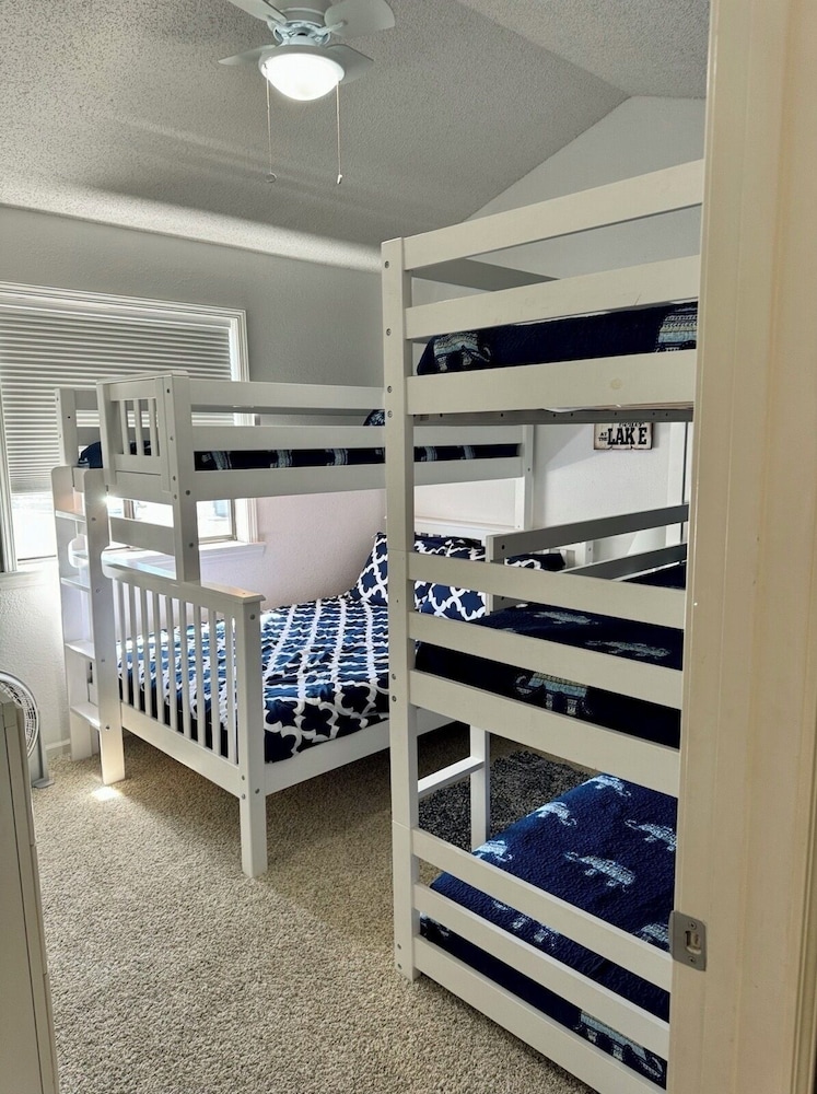 Feel Right At Home In This Family-sized New Listing At The 1mm On The Lake! - Lake Ozark, MO