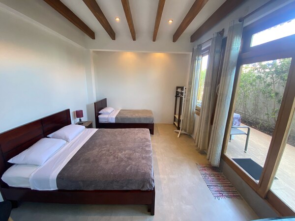 Black Pearl - Galápagos Islands