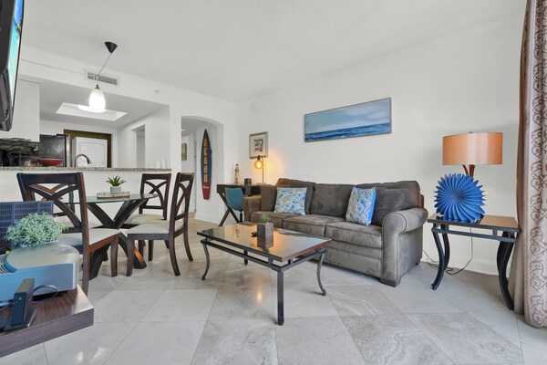 Relaxing Condo With Free Parking - Miami, FL