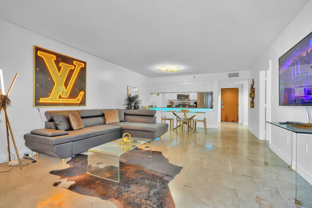 Zeus Sanctuary In Brickell Miami - 