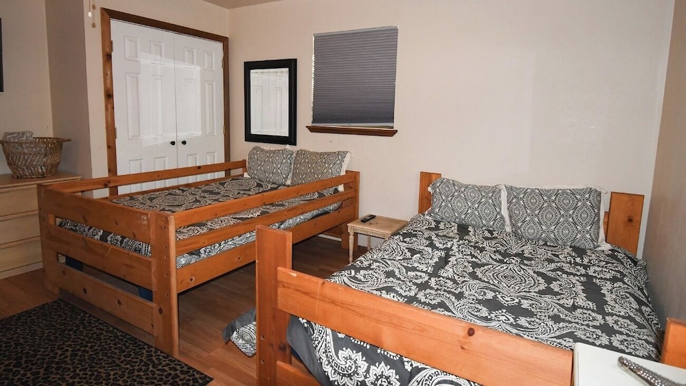 Cabin 1, AKA The Treehouse 1 bedroom and a loft. 2 bathrooms. Sleeps 5 ...