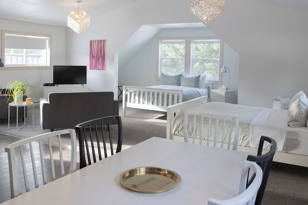 Quarto Clássico com Cama de Casal, 2 camas queen-size, vista para a montanha | Sala de jantar