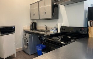 Quarto Clássico com Cama de Casal, 2 camas queen-size, vista para a montanha | Cozinha privada | Um frigorífico/congelador grande, um micro-ondas, um forno 