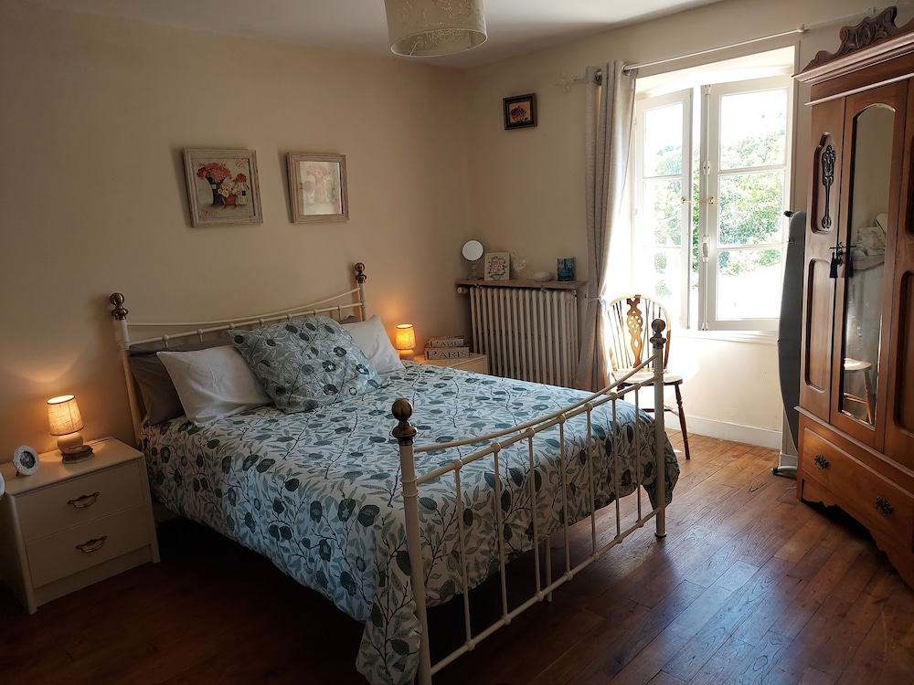 Charming Two Bedroom Gite With Beautiful Gardens - Confolens
