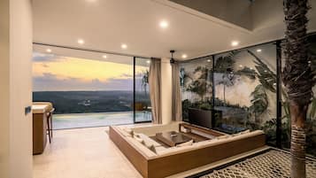 Villa de Luxo, 3 quartos, sauna, vista para a piscina | Sala de estar | Smart TV de 32 polegadas com canais digitais