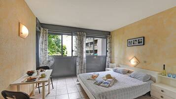 Wi-fi grátis, roupa de cama fornecida