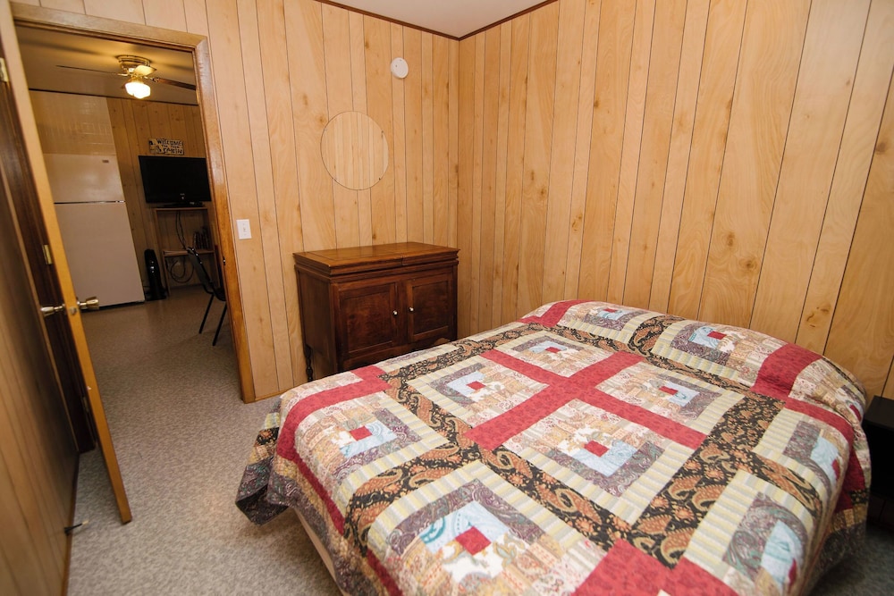 Good Ol' Days, A 3br Cabin With Lake Views Situated At Riverside Resort - Minnesota