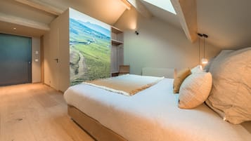 Quarto Deluxe | Roupa de alta qualidade, edredões de penas, com decoração personalizada