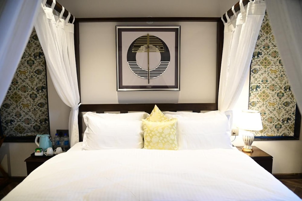 Aura Luxury Stays - Bhimtal