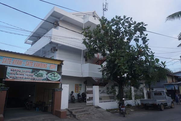 Oyo 94020 Lia Kost Syariah Near Perkuburan Bontonompo Kahar Muzakkar - South Sulawesi