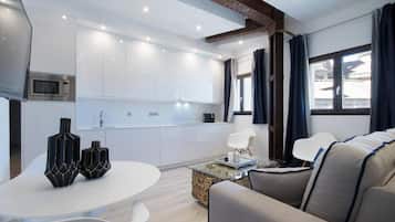 Apartamento Standard, 1 quarto | Cozinha privada | Um micro-ondas, uma placa de cozinha, uma cafeteira/bule