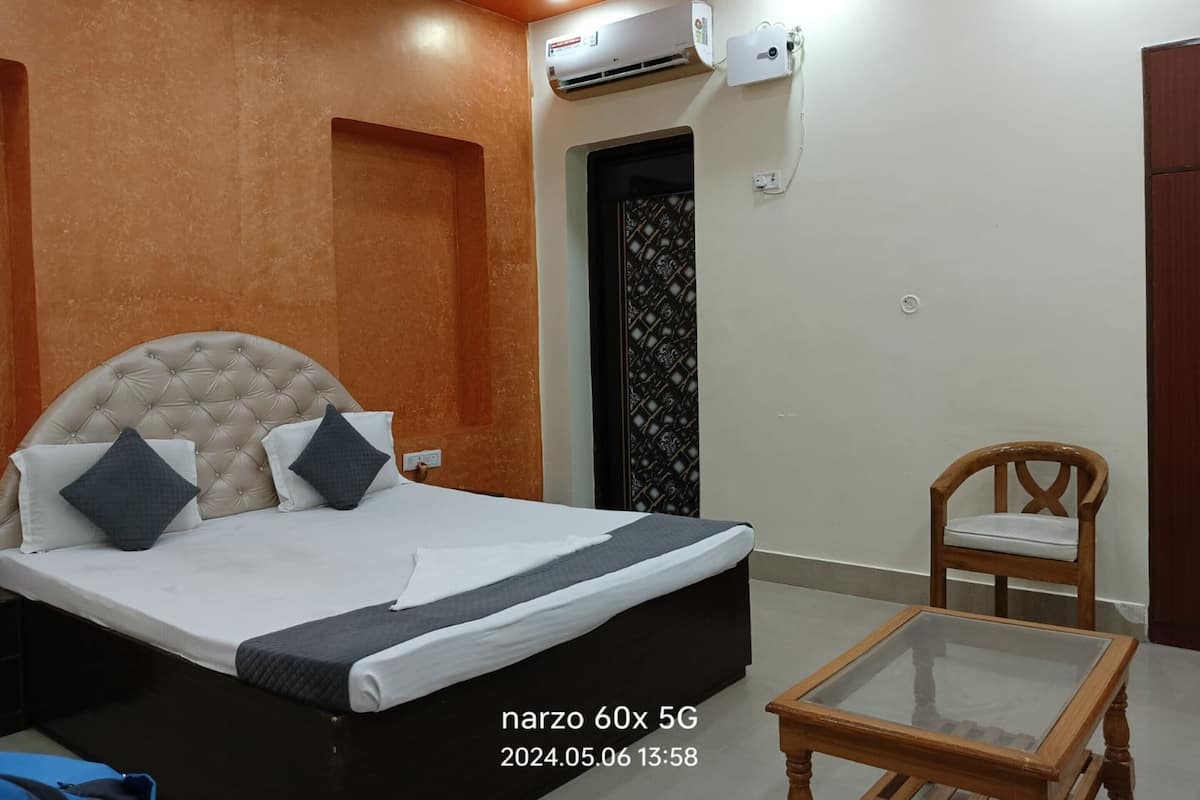 Quarto casal executivo | Wi-Fi de cortesia, roupa de cama