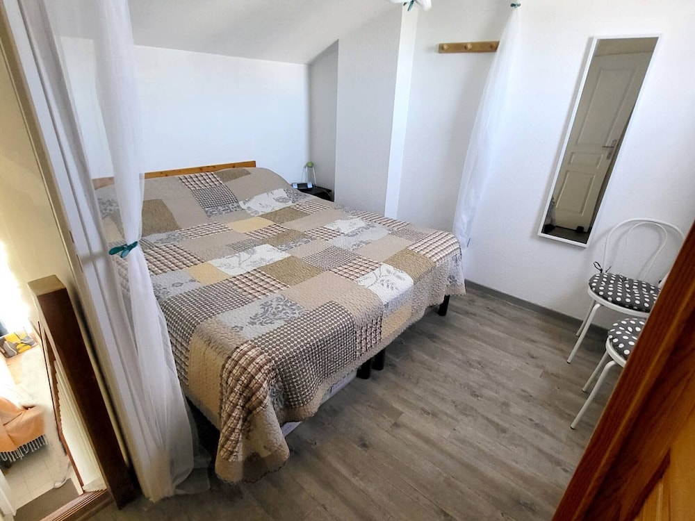Apartment Six-fours-les-plages, 2 Bedrooms, 4 Persons - Six-Fours-les-Plages