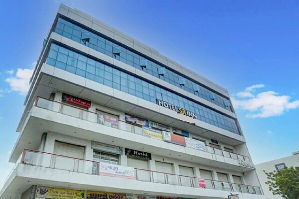 Hotel Sr Inn - Anand
