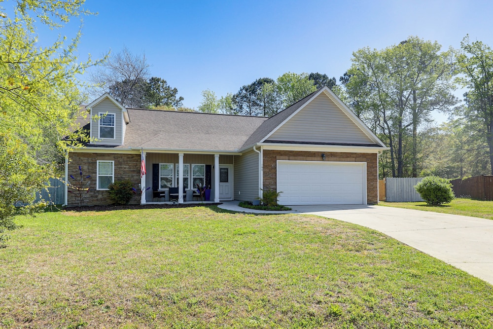 Sneads Ferry Home: Close To Beaches & Boat Ramp! - North Topsail Beach, NC