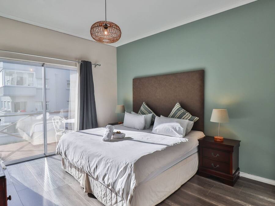 Quarto Familiar, 1 cama king-size e sofá-cama, não fumadores, casa de banho privativa | Cofre no quarto, ferro/tábua de engomar, Wi-fi grátis