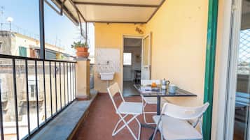 Apartamento, Vista para a cidade | Varanda