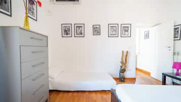 Apartamento, vista para a cidade | 1 quarto, ferros/tábuas de passar roupa, Wi-Fi de cortesia