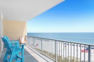 Apartamento Familiar em Condomínio Fechado, 3 quartos, varanda, vista para a praia | Varanda