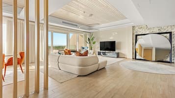 Casa geminada superior | Área de estar | Smart TV 50 polegadas com canais digitais