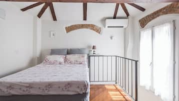 Condo | Espaço de trabalho para notebook, Wi-Fi de cortesia, roupa de cama