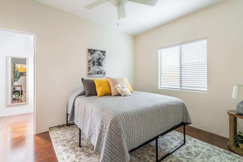 Escape To Tucson's Sunshine: Casita Bonita Near The University Of Arizona - Tucson, AZ