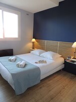 2 PIECES 2 pers. | Com decoração personalizada, com mobília individualizada 