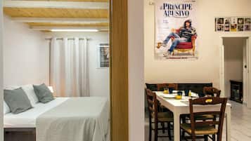 Apartamento | Sala de estar | Televisor de ecrã plano de 32 polegadas com canais por cabo