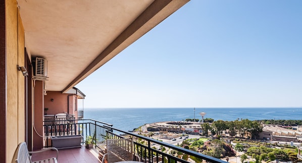 Apartamento, vista para o mar | Varanda