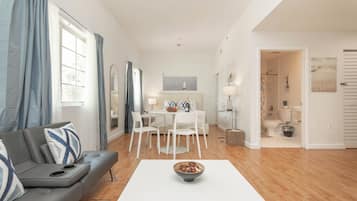 Apartamento conforto | Área de estar | Smart TV 32 polegadas com canais digitais