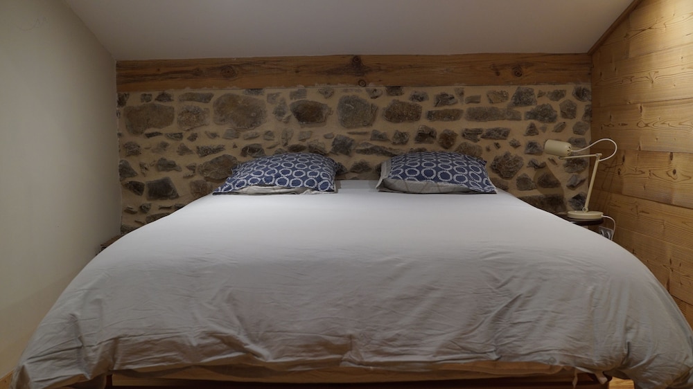 Superbe Maison De Campagne Authentique, Dans La Forêt Et La Magie De La Nature - Rhône