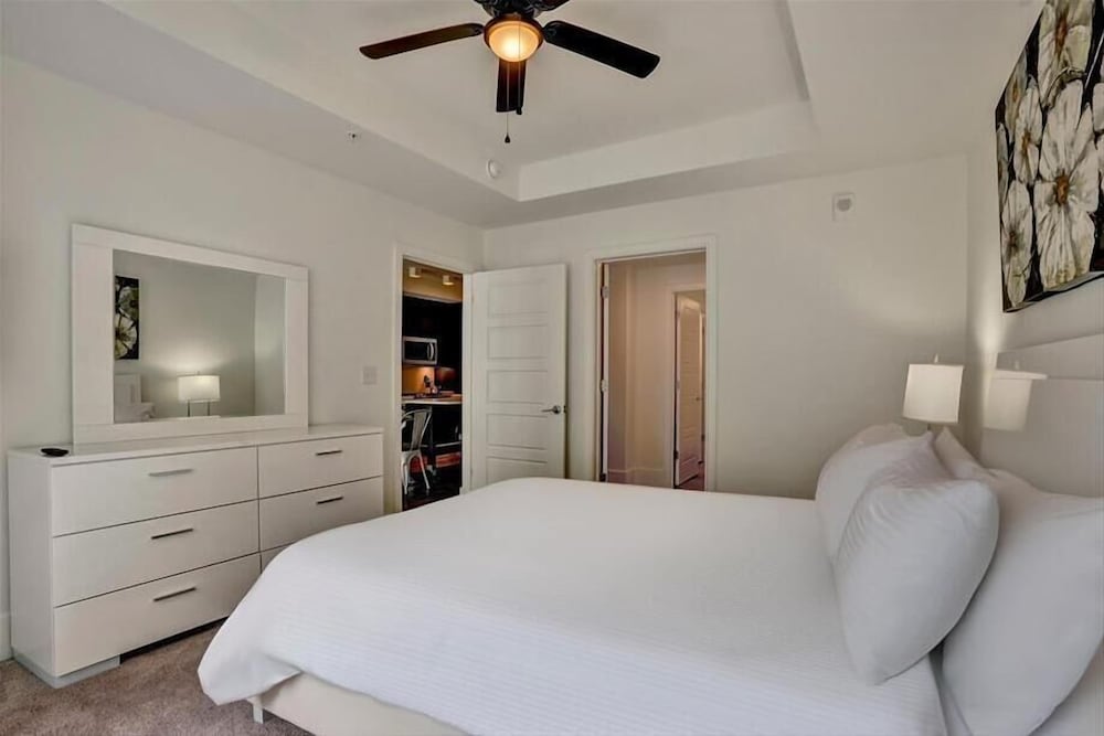 24hr Gym, Pool&sauna | Full Kitchen W/ Island | Peachtree - Atlanta, GA