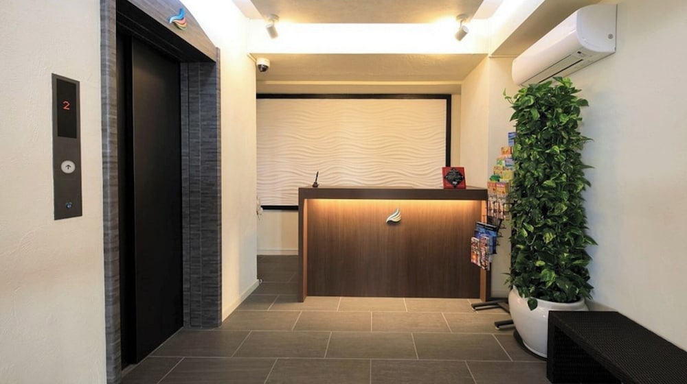 Room Only For 4 People A Luxurious Trip To Ok / Nakagami-gun Okinawa - Okinawa