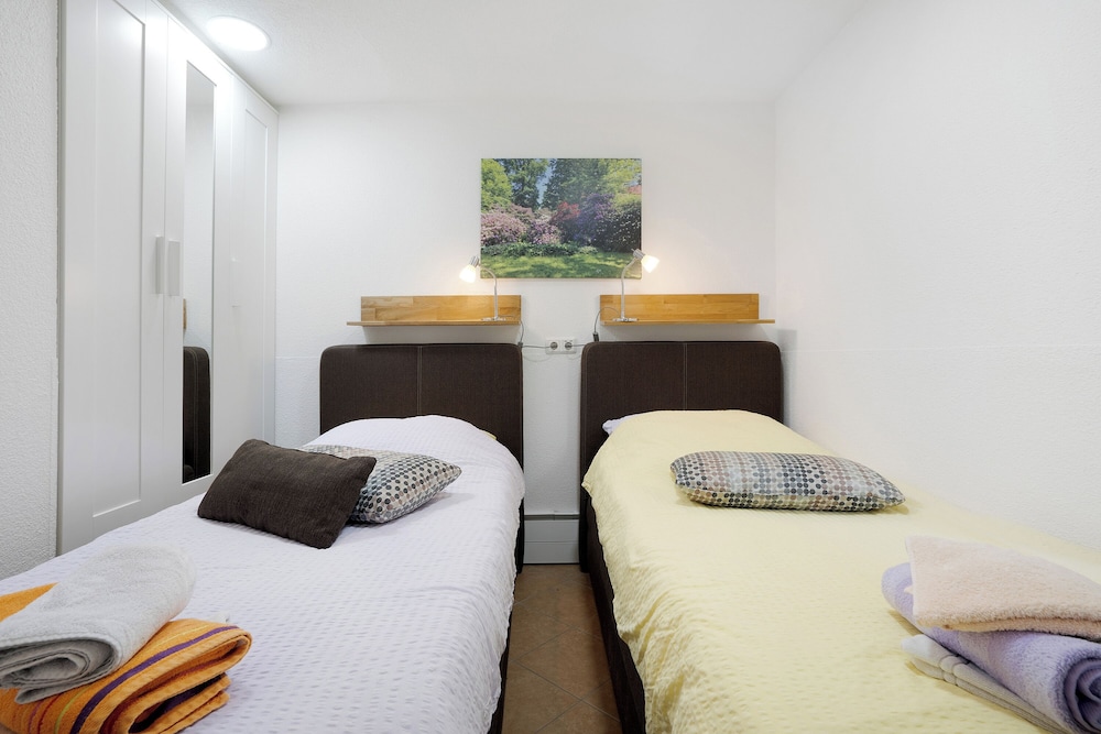 Ferienwohnung Mit Weinkeller" Mit Gemeinschaftsgarten Und Wlan - Hoyerswerda
