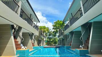 2 piscinas exteriores