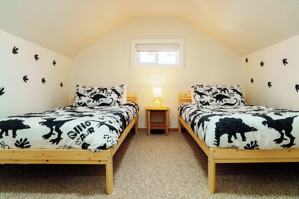Rustic Character Home | 3 Bedrooms, Private Yard, Museum Proximity - Drumheller