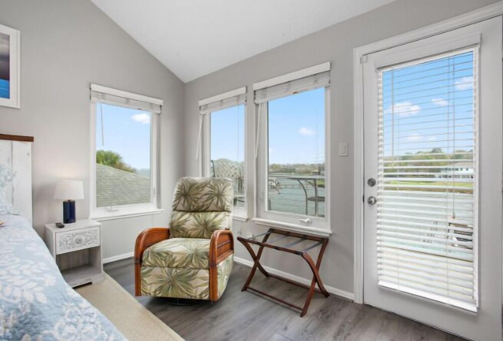 Bayside Retreat! Bring Your Boat, Private Boat Ramp At This Fabulous Bayfront Home! - League City, TX