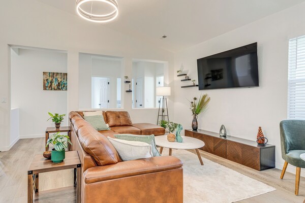 Seasonal Pool, Balcony: Quiet & Cozy Aurora Condo! - Parker, CO